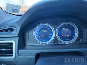 Black Volvo V70 2012 in Riga, with an engine capacity of 2.40 L and mileage of 370 thousand km for 6600 €, photo 10 on AUTOMOTO.COM.LV