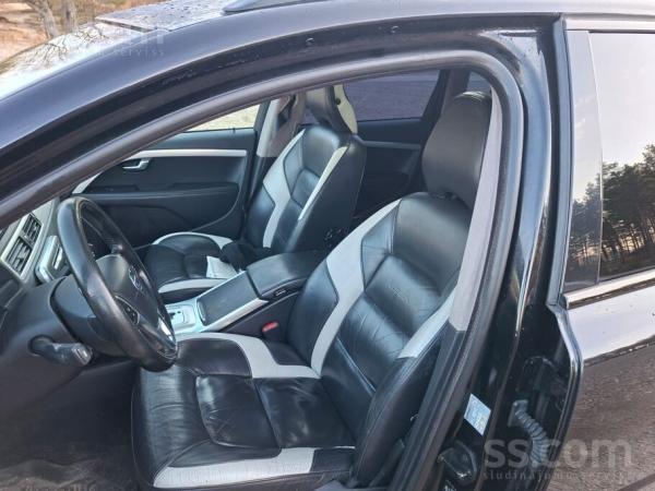 Black Volvo V70 2012 in Riga, with an engine capacity of 2.40 L and mileage of 370 thousand km for 6600 €, photo 10 on AUTOMOTO.COM.LV
