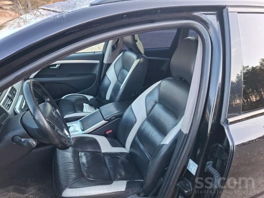 Black Volvo V70 2012 in Riga, with an engine capacity of 2.40 L and mileage of 370 thousand km for 6600 €, photo 11 on AUTOMOTO.COM.LV