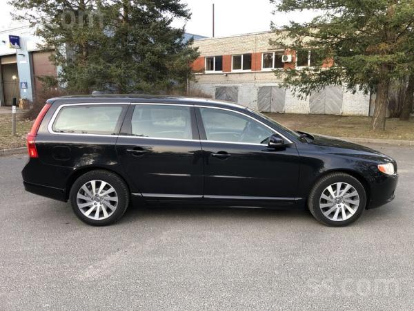 Black Volvo V70 2012 in Ogre, with an engine capacity of 2.00 L and mileage of 0 thousand km for 7990 €, photo 7 on AUTOMOTO.COM.LV
