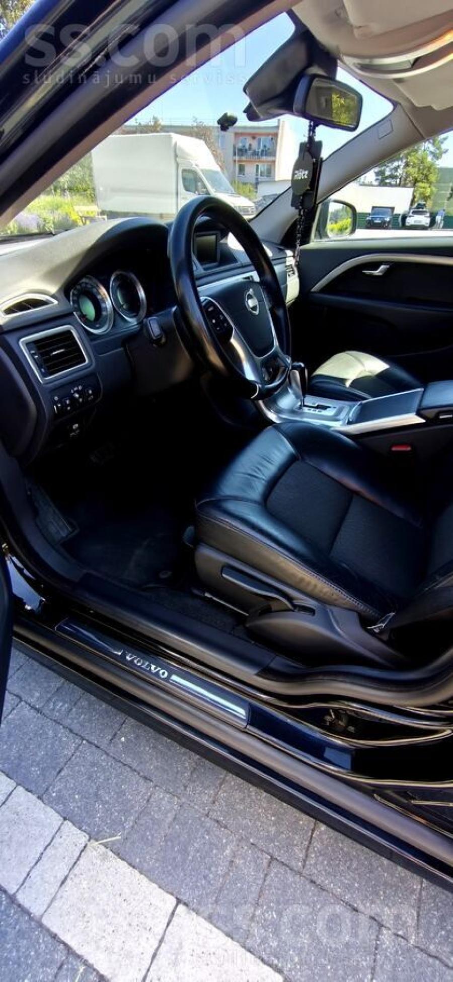 Melns Volvo V70 2012 Rīga, ar dzinēja tilpumu 2.00 L un nobraukumu 383 tūkst. km par 5850 €, foto 3 vietnē AUTOMOTO.COM.LV