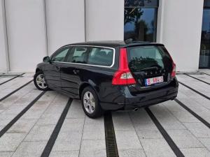 Black Volvo V70 2012 in Riga, with an engine capacity of 2.40 L and mileage of 230 thousand km for 7690 €, photo 7 on AUTOMOTO.COM.LV