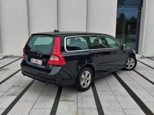 Black Volvo V70 2012 in Riga, with an engine capacity of 2.40 L and mileage of 230 thousand km for 7690 €, photo 9 on AUTOMOTO.COM.LV