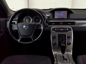 Black Volvo V70 2012 in Riga, with an engine capacity of 2.40 L and mileage of 230 thousand km for 7690 €, photo 14 on AUTOMOTO.COM.LV