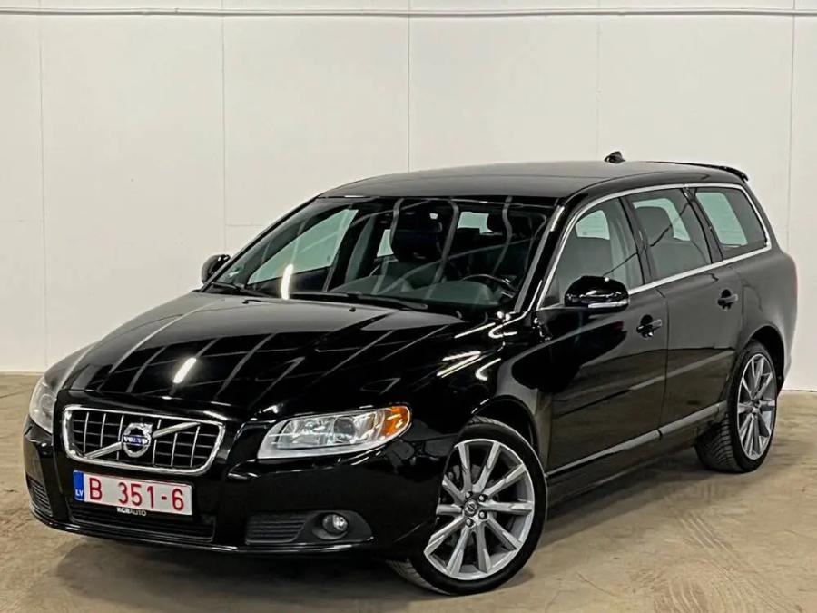 Black Volvo V70 2012 in Jurmala, with an engine capacity of 2.00 L and mileage of 418 thousand km for 6850 €, photo 1 on AUTOMOTO.COM.LV