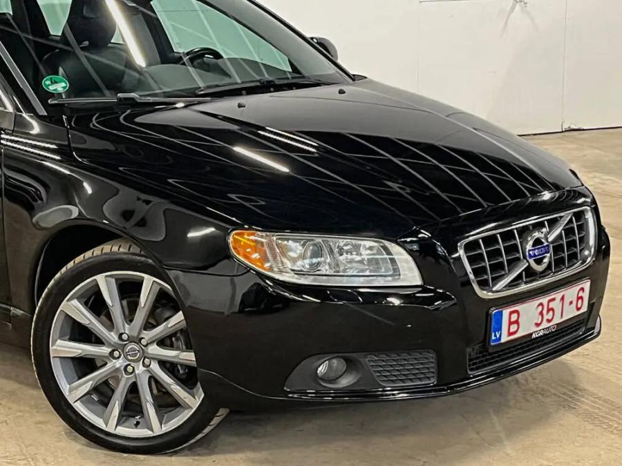 Black Volvo V70 2012 in Jurmala, with an engine capacity of 2.00 L and mileage of 418 thousand km for 6850 €, photo 4 on AUTOMOTO.COM.LV