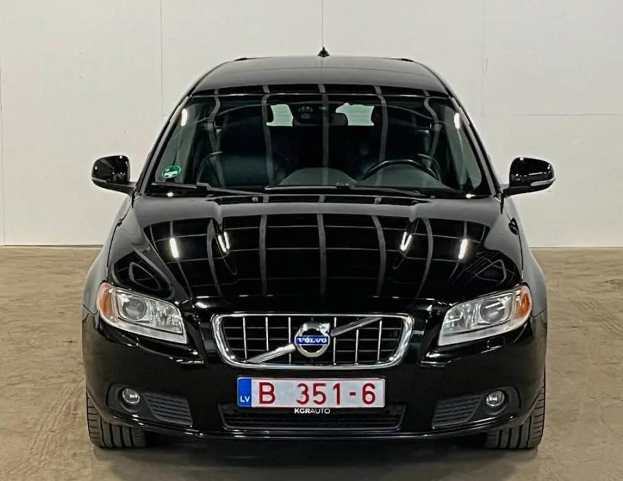 Black Volvo V70 2012 in Jurmala, with an engine capacity of 2.00 L and mileage of 418 thousand km for 6850 €, photo 5 on AUTOMOTO.COM.LV