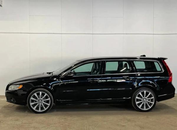Melns Volvo V70 2012 Jūrmala, ar dzinēja tilpumu 2.00 L un nobraukumu 418 tūkst. km par 6850 €, foto 6 vietnē AUTOMOTO.COM.LV