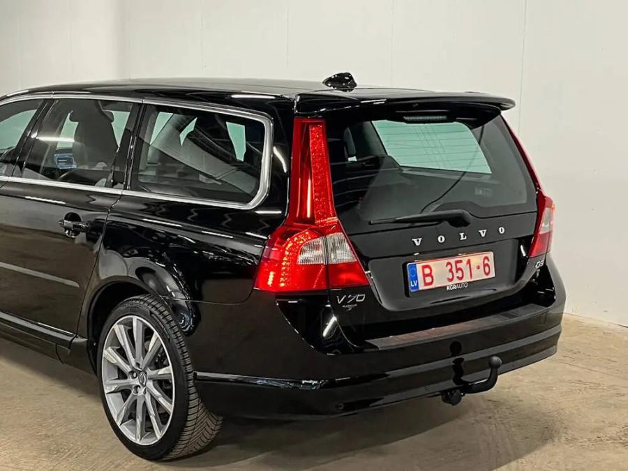 Black Volvo V70 2012 in Jurmala, with an engine capacity of 2.00 L and mileage of 418 thousand km for 6850 €, photo 9 on AUTOMOTO.COM.LV