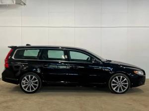 Black Volvo V70 2012 in Jurmala, with an engine capacity of 2.00 L and mileage of 418 thousand km for 6850 €, photo 10 on AUTOMOTO.COM.LV