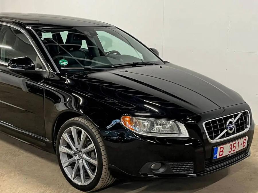 Black Volvo V70 2012 in Jurmala, with an engine capacity of 2.00 L and mileage of 418 thousand km for 6850 €, photo 11 on AUTOMOTO.COM.LV