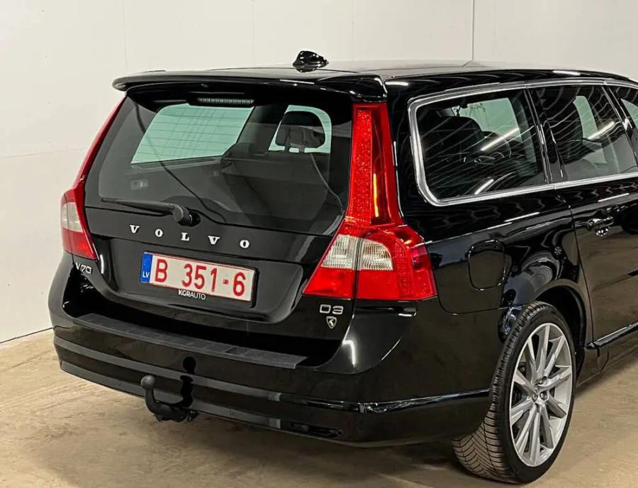 Black Volvo V70 2012 in Jurmala, with an engine capacity of 2.00 L and mileage of 418 thousand km for 6850 €, photo 12 on AUTOMOTO.COM.LV