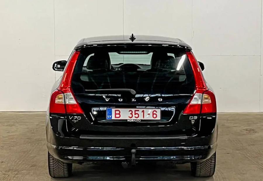 Black Volvo V70 2012 in Jurmala, with an engine capacity of 2.00 L and mileage of 418 thousand km for 6850 €, photo 16 on AUTOMOTO.COM.LV