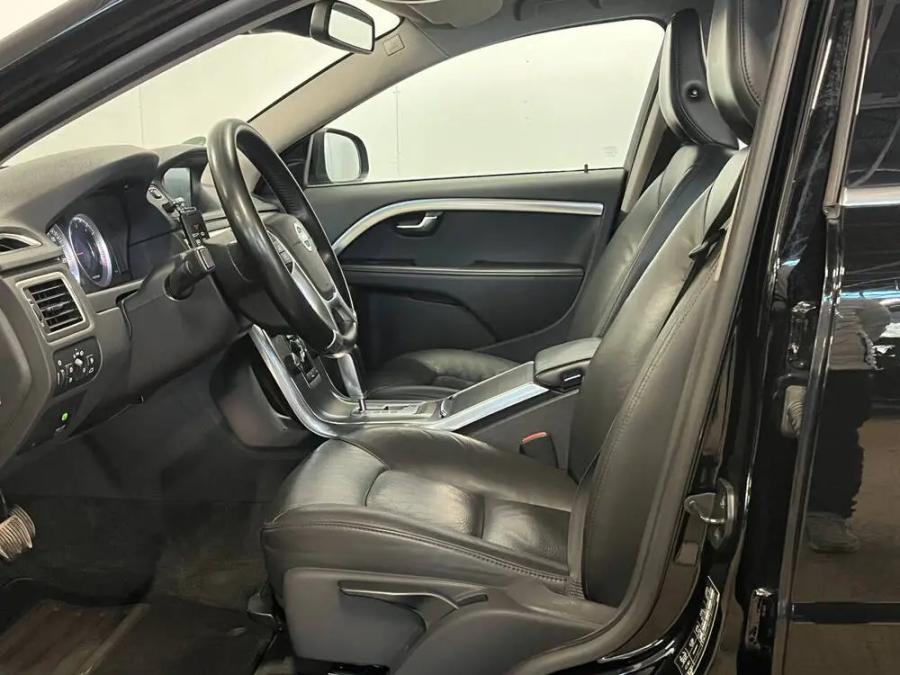 Black Volvo V70 2012 in Jurmala, with an engine capacity of 2.00 L and mileage of 418 thousand km for 6850 €, photo 18 on AUTOMOTO.COM.LV