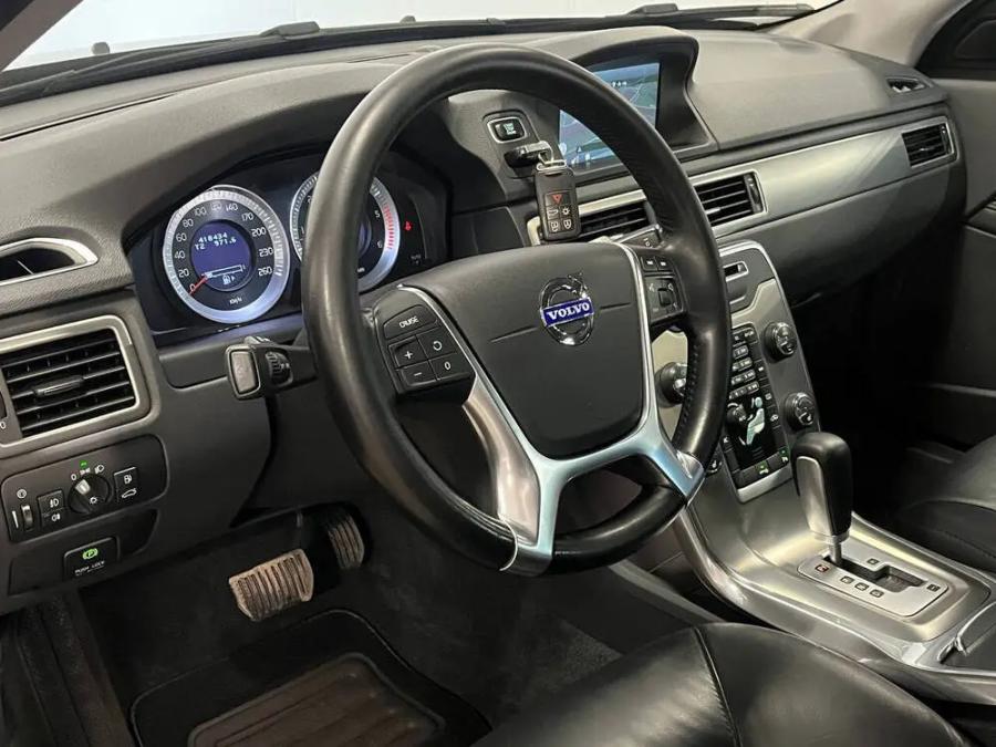 Black Volvo V70 2012 in Jurmala, with an engine capacity of 2.00 L and mileage of 418 thousand km for 6850 €, photo 19 on AUTOMOTO.COM.LV