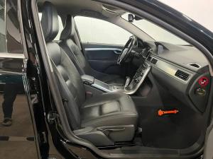 Black Volvo V70 2012 in Jurmala, with an engine capacity of 2.00 L and mileage of 418 thousand km for 6850 €, photo 21 on AUTOMOTO.COM.LV