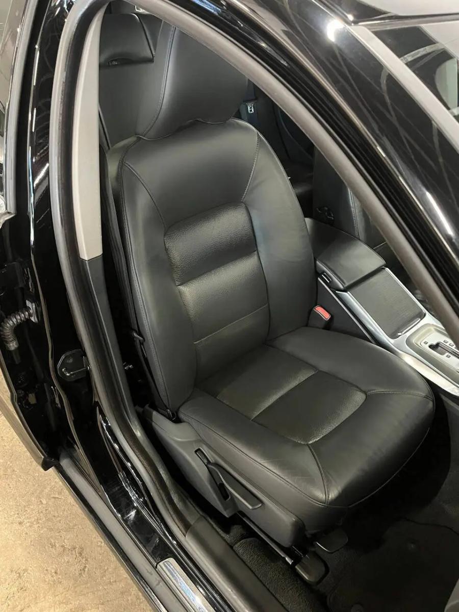 Black Volvo V70 2012 in Jurmala, with an engine capacity of 2.00 L and mileage of 418 thousand km for 6850 €, photo 22 on AUTOMOTO.COM.LV