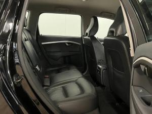 Black Volvo V70 2012 in Jurmala, with an engine capacity of 2.00 L and mileage of 418 thousand km for 6850 €, photo 24 on AUTOMOTO.COM.LV