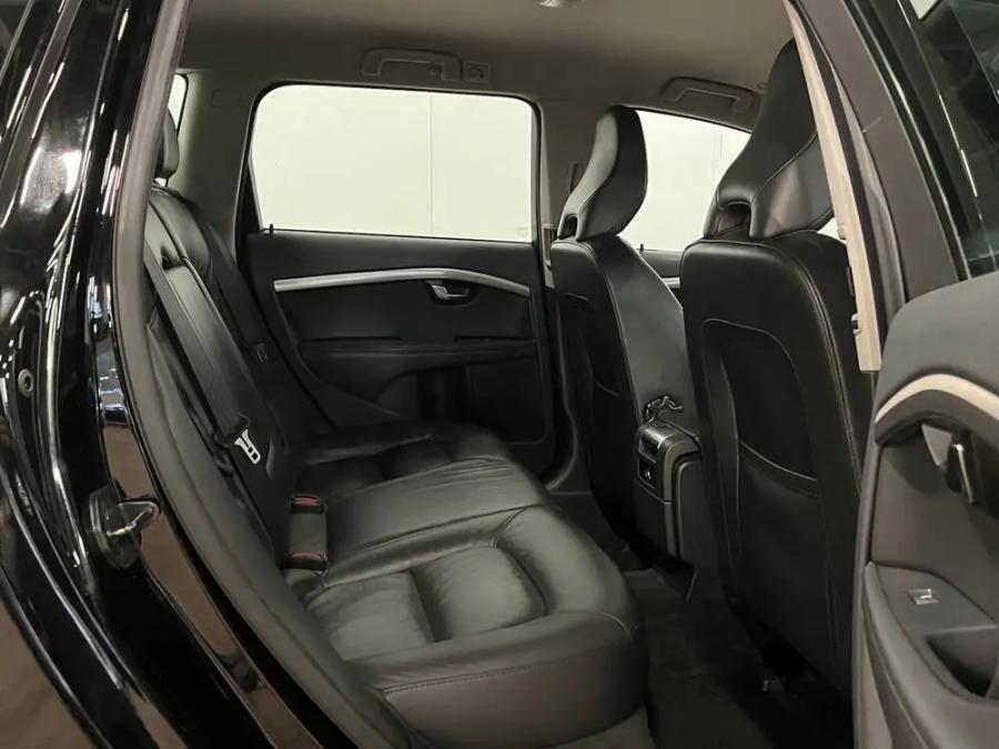 Black Volvo V70 2012 in Jurmala, with an engine capacity of 2.00 L and mileage of 418 thousand km for 6850 €, photo 24 on AUTOMOTO.COM.LV