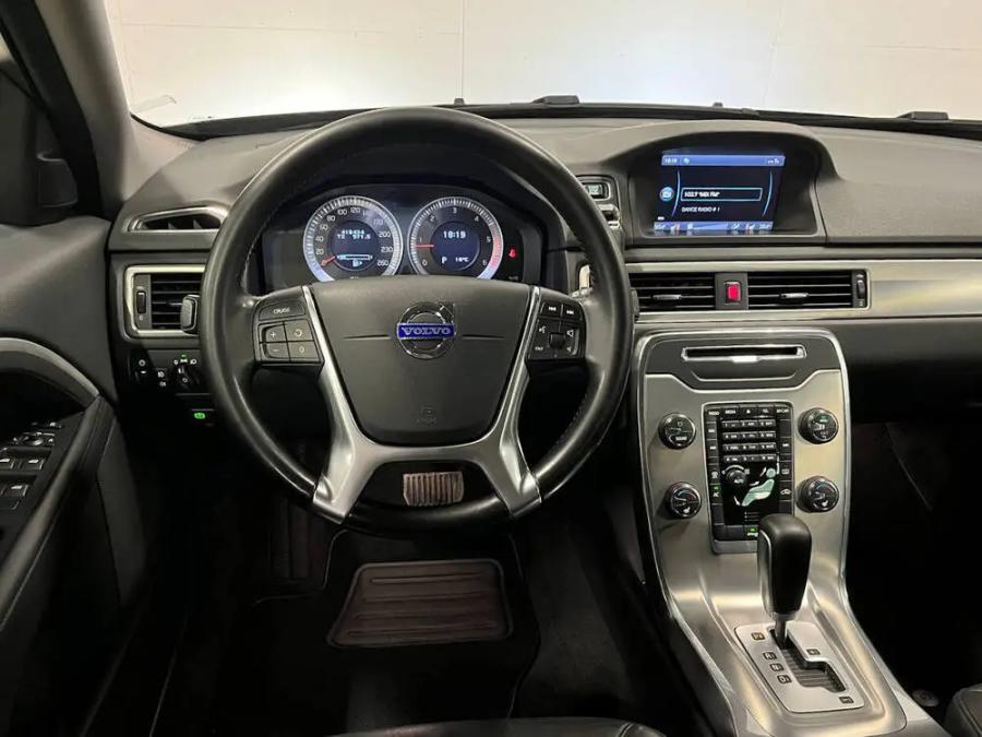 Black Volvo V70 2012 in Jurmala, with an engine capacity of 2.00 L and mileage of 418 thousand km for 6850 €, photo 26 on AUTOMOTO.COM.LV