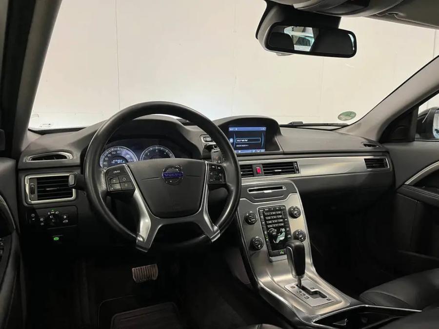 Black Volvo V70 2012 in Jurmala, with an engine capacity of 2.00 L and mileage of 418 thousand km for 6850 €, photo 27 on AUTOMOTO.COM.LV