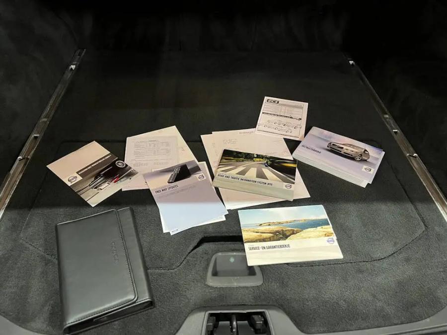 Black Volvo V70 2012 in Jurmala, with an engine capacity of 2.00 L and mileage of 418 thousand km for 6850 €, photo 35 on AUTOMOTO.COM.LV