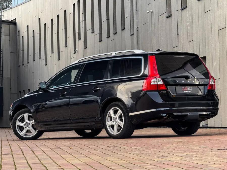 Black Volvo V70 2012 in Riga, with an engine capacity of 2.40 L and mileage of 247 thousand km for 3700 €, photo 3 on AUTOMOTO.COM.LV