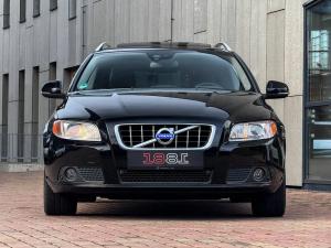 Black Volvo V70 2012 in Riga, with an engine capacity of 2.40 L and mileage of 247 thousand km for 3700 €, photo 4 on AUTOMOTO.COM.LV