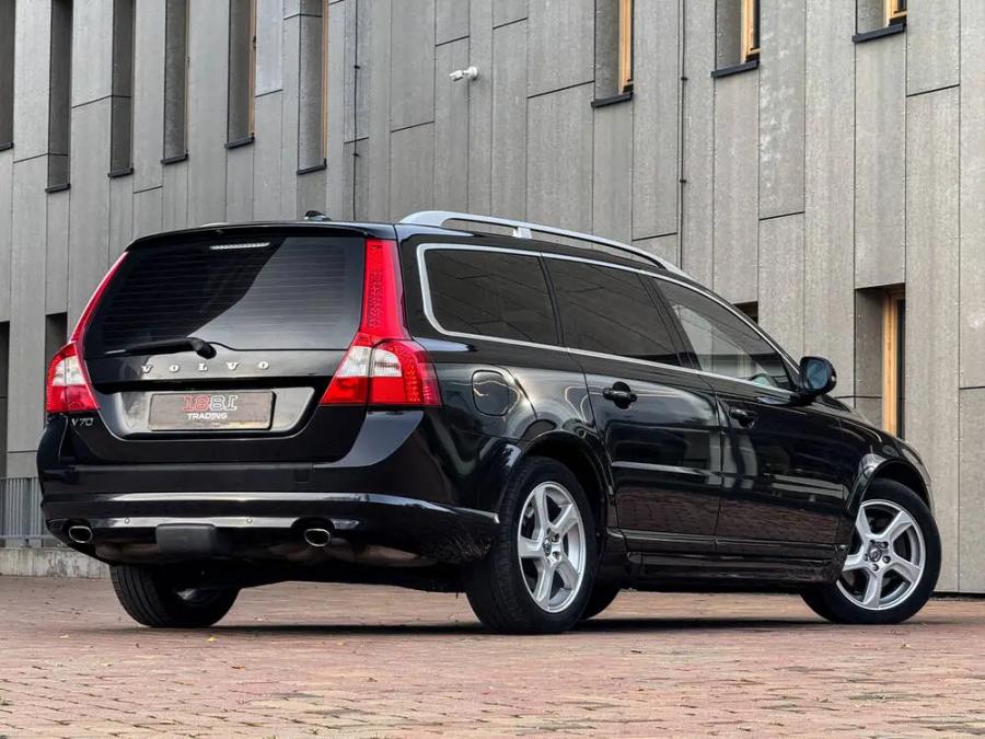 Black Volvo V70 2012 in Riga, with an engine capacity of 2.40 L and mileage of 247 thousand km for 3700 €, photo 5 on AUTOMOTO.COM.LV