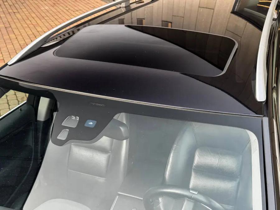 Black Volvo V70 2012 in Riga, with an engine capacity of 2.40 L and mileage of 247 thousand km for 3700 €, photo 7 on AUTOMOTO.COM.LV