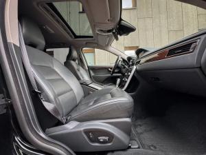 Black Volvo V70 2012 in Riga, with an engine capacity of 2.40 L and mileage of 247 thousand km for 3700 €, photo 12 on AUTOMOTO.COM.LV