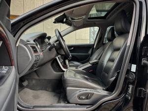 Black Volvo V70 2012 in Riga, with an engine capacity of 2.40 L and mileage of 247 thousand km for 3700 €, photo 13 on AUTOMOTO.COM.LV