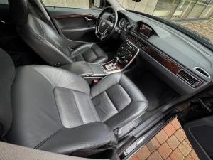 Black Volvo V70 2012 in Riga, with an engine capacity of 2.40 L and mileage of 247 thousand km for 3700 €, photo 16 on AUTOMOTO.COM.LV
