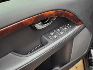 Black Volvo V70 2012 in Riga, with an engine capacity of 2.40 L and mileage of 247 thousand km for 3700 €, photo 17 on AUTOMOTO.COM.LV