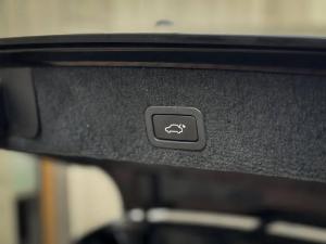 Black Volvo V70 2012 in Riga, with an engine capacity of 2.40 L and mileage of 247 thousand km for 3700 €, photo 21 on AUTOMOTO.COM.LV