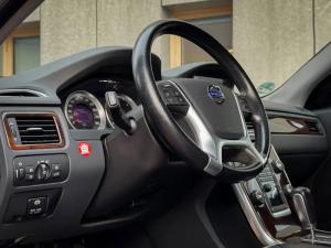 Black Volvo V70 2012 in Riga, with an engine capacity of 2.40 L and mileage of 247 thousand km for 3700 €, photo 22 on AUTOMOTO.COM.LV