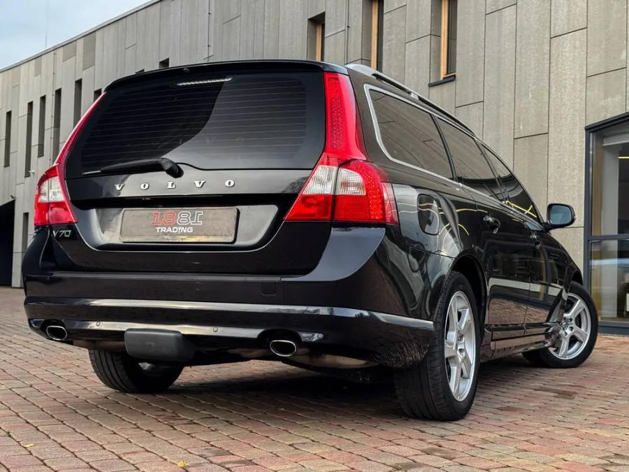 Black Volvo V70 2012 in Riga, with an engine capacity of 2.40 L and mileage of 247 thousand km for 3700 €, photo 23 on AUTOMOTO.COM.LV