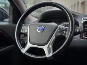 Black Volvo V70 2012 in Riga, with an engine capacity of 2.40 L and mileage of 247 thousand km for 3700 €, photo 24 on AUTOMOTO.COM.LV