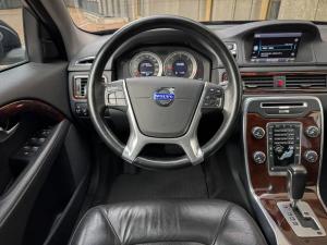 Black Volvo V70 2012 in Riga, with an engine capacity of 2.40 L and mileage of 247 thousand km for 3700 €, photo 26 on AUTOMOTO.COM.LV