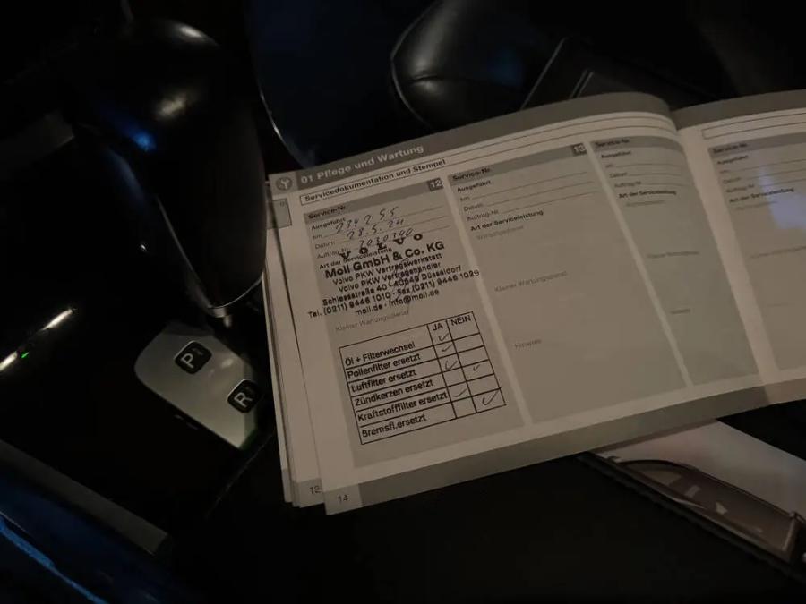 Black Volvo V70 2012 in Riga, with an engine capacity of 2.40 L and mileage of 247 thousand km for 3700 €, photo 31 on AUTOMOTO.COM.LV