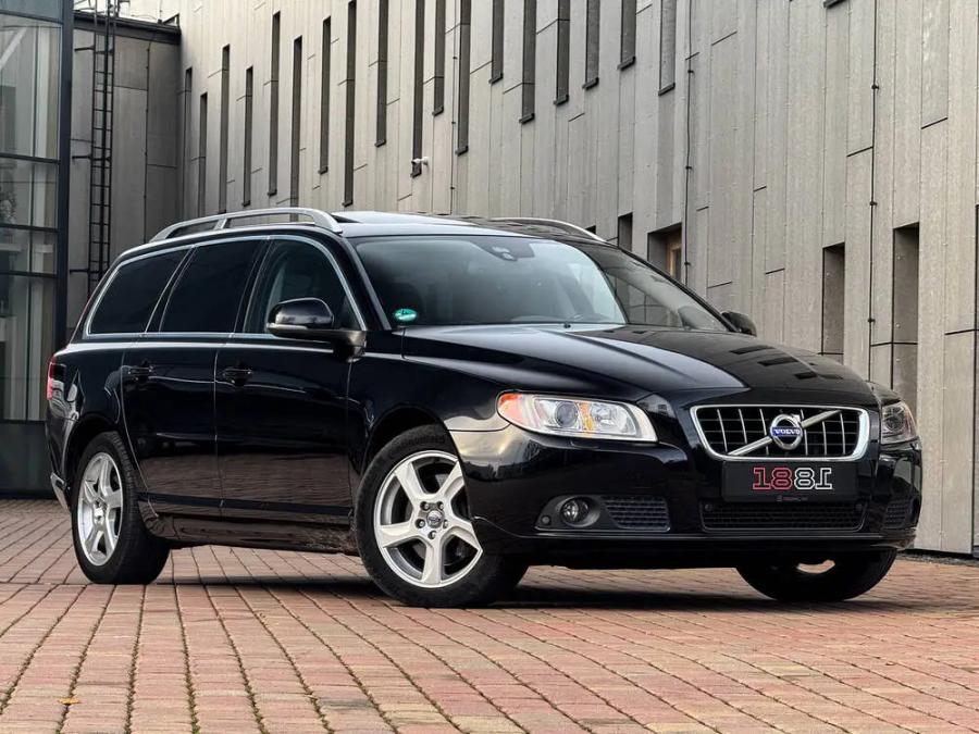 Black Volvo V70 2012 in Riga, with an engine capacity of 2.40 L and mileage of 247 thousand km for 3700 €, photo 32 on AUTOMOTO.COM.LV