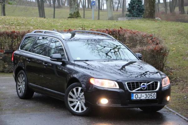 Black Volvo V70 2012 in Marupe, with an engine capacity of 2.00 L and mileage of 340 thousand km for 7150 €, photo 1 on AUTOMOTO.COM.LV