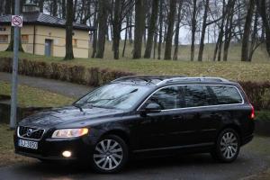 Black Volvo V70 2012 in Marupe, with an engine capacity of 2.00 L and mileage of 340 thousand km for 7150 €, photo 4 on AUTOMOTO.COM.LV