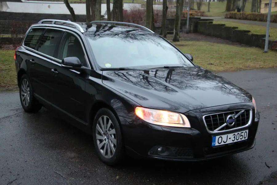 Black Volvo V70 2012 in Marupe, with an engine capacity of 2.00 L and mileage of 340 thousand km for 7150 €, photo 5 on AUTOMOTO.COM.LV