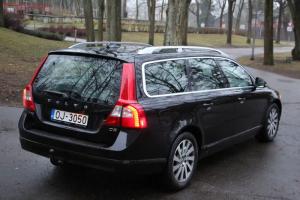 Black Volvo V70 2012 in Marupe, with an engine capacity of 2.00 L and mileage of 340 thousand km for 7150 €, photo 6 on AUTOMOTO.COM.LV