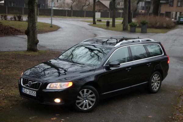 Black Volvo V70 2012 in Marupe, with an engine capacity of 2.00 L and mileage of 340 thousand km for 7150 €, photo 8 on AUTOMOTO.COM.LV