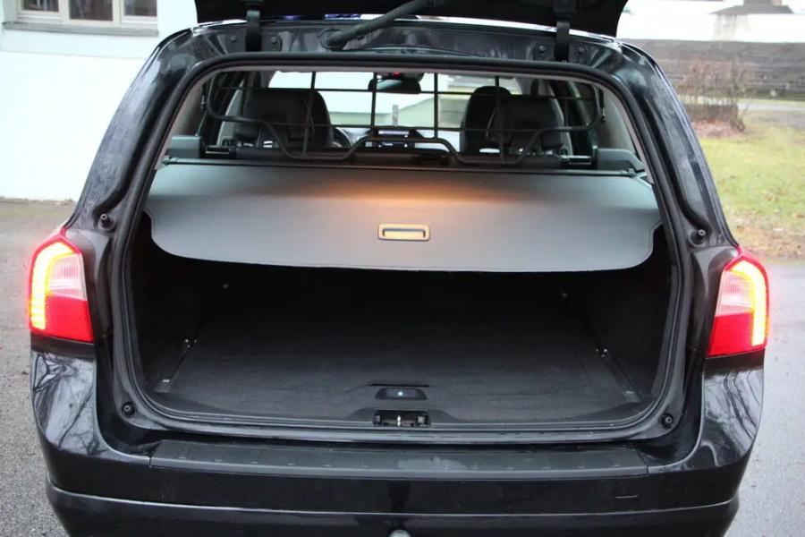 Black Volvo V70 2012 in Marupe, with an engine capacity of 2.00 L and mileage of 340 thousand km for 7150 €, photo 15 on AUTOMOTO.COM.LV