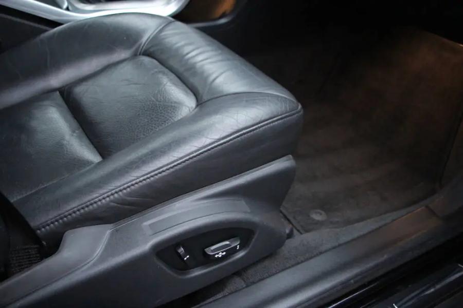 Black Volvo V70 2012 in Marupe, with an engine capacity of 2.00 L and mileage of 340 thousand km for 7150 €, photo 17 on AUTOMOTO.COM.LV