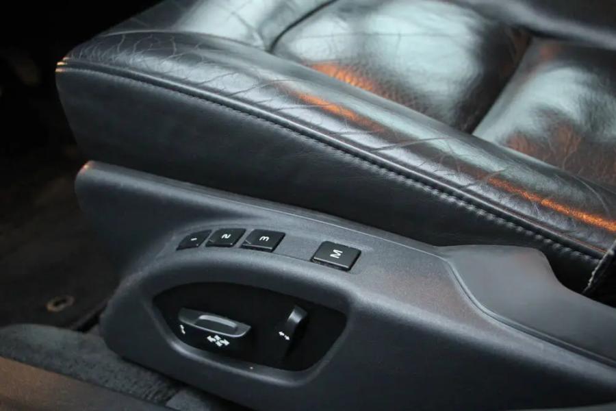 Black Volvo V70 2012 in Marupe, with an engine capacity of 2.00 L and mileage of 340 thousand km for 7150 €, photo 20 on AUTOMOTO.COM.LV
