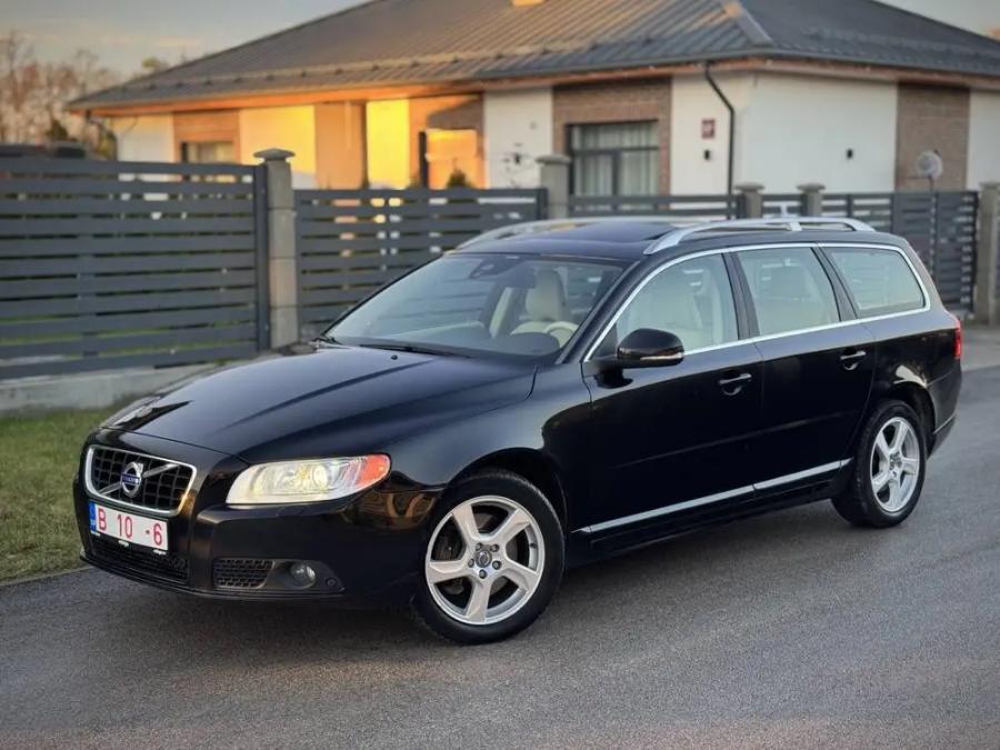 Black Volvo V70 2012 in Jelgava, with an engine capacity of 2.00 L and mileage of 364 thousand km for 6950 €, photo 1 on AUTOMOTO.COM.LV